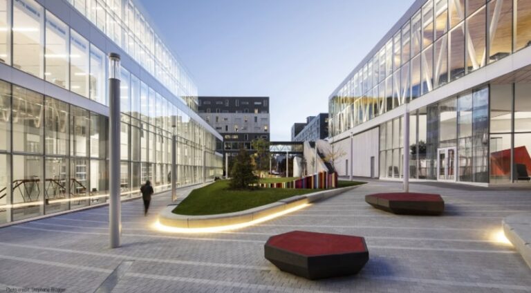 École de Technologie Supérieure – ÉTS Montréal - Thotis
